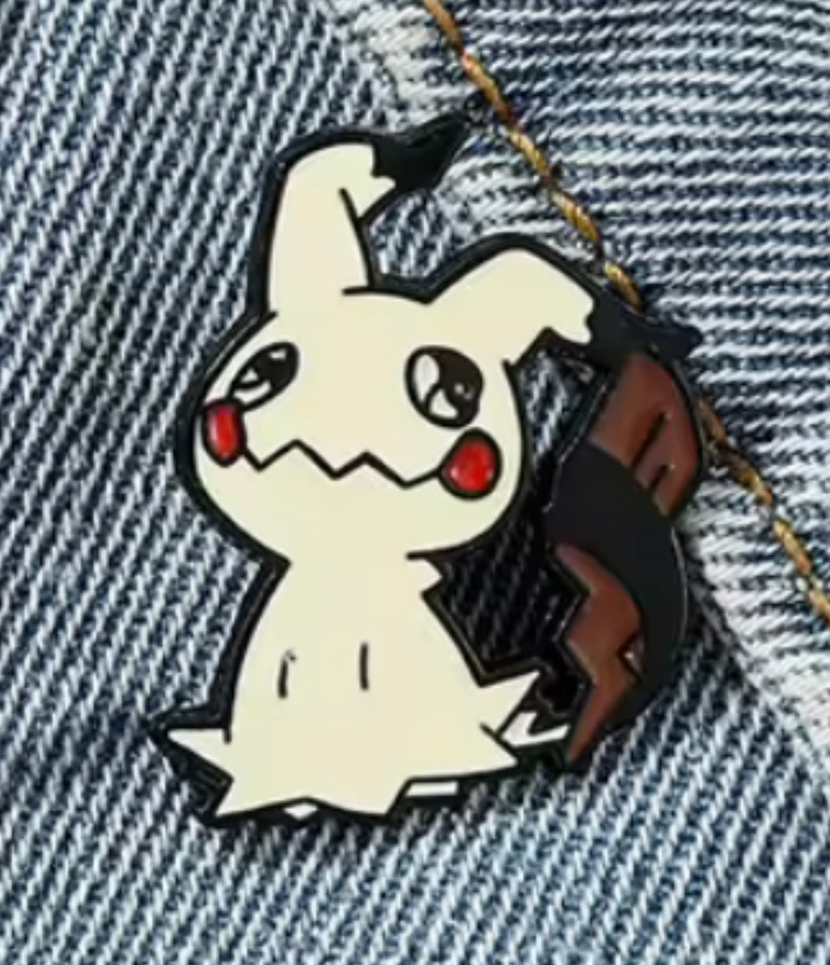 Mimiku design 2 Pin Badge – Complete Geek